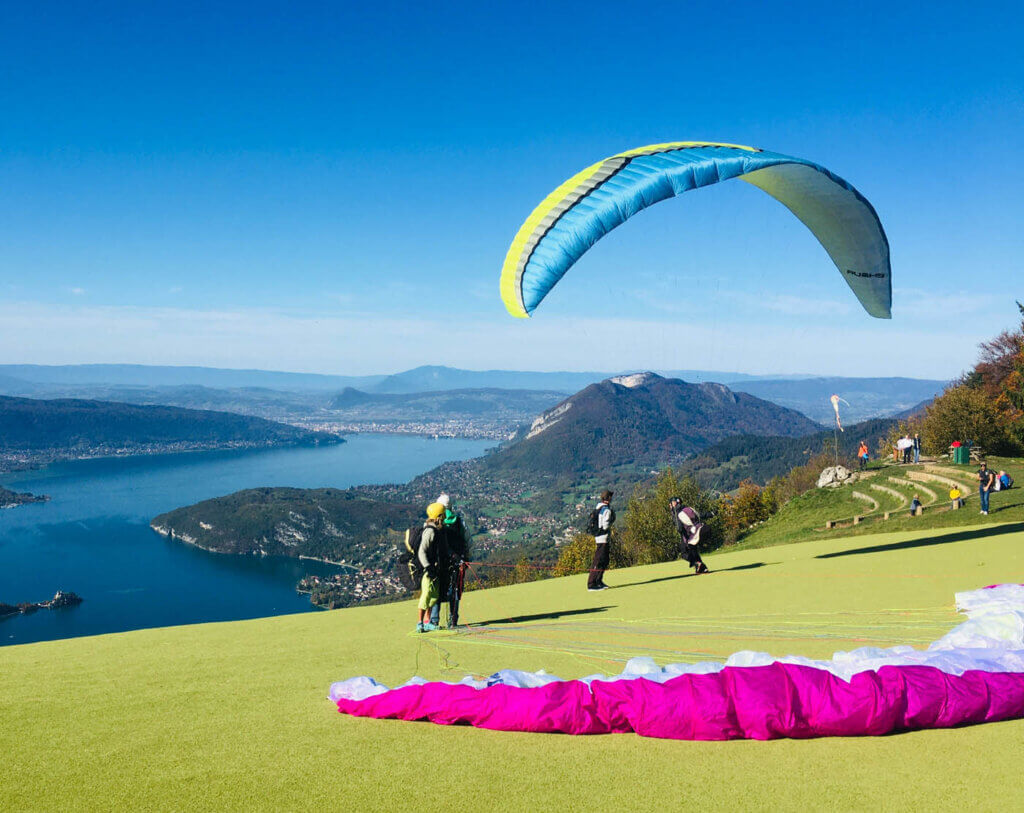 Differences between skydiving and paragliding